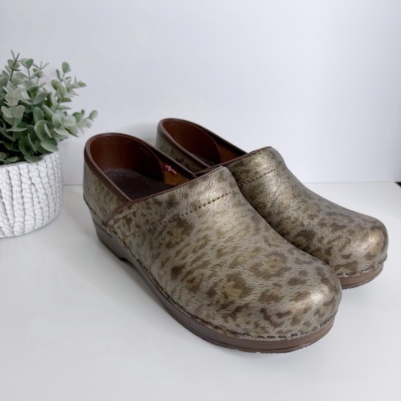 Sanita | Shoes | Sanita Professional Clogs Cheetah Leopard Print Nurse ...